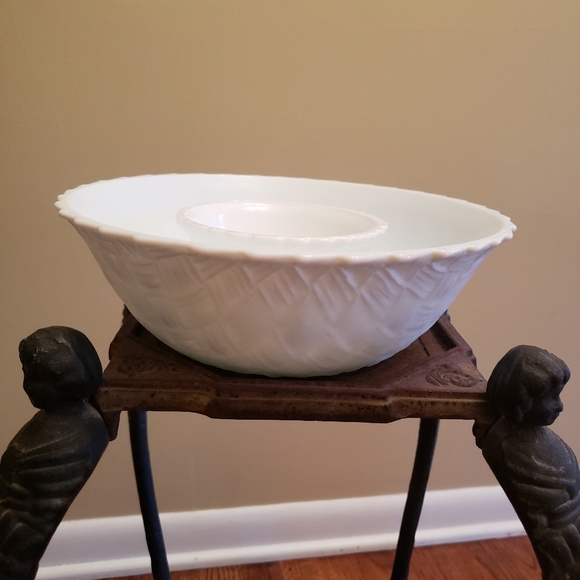 Milk Glass | Dining | 2 Basket Weave Bowls A Serving Bowl And A Small ...